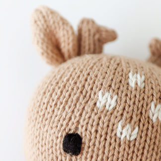 Baby fawn – cuddle+kind